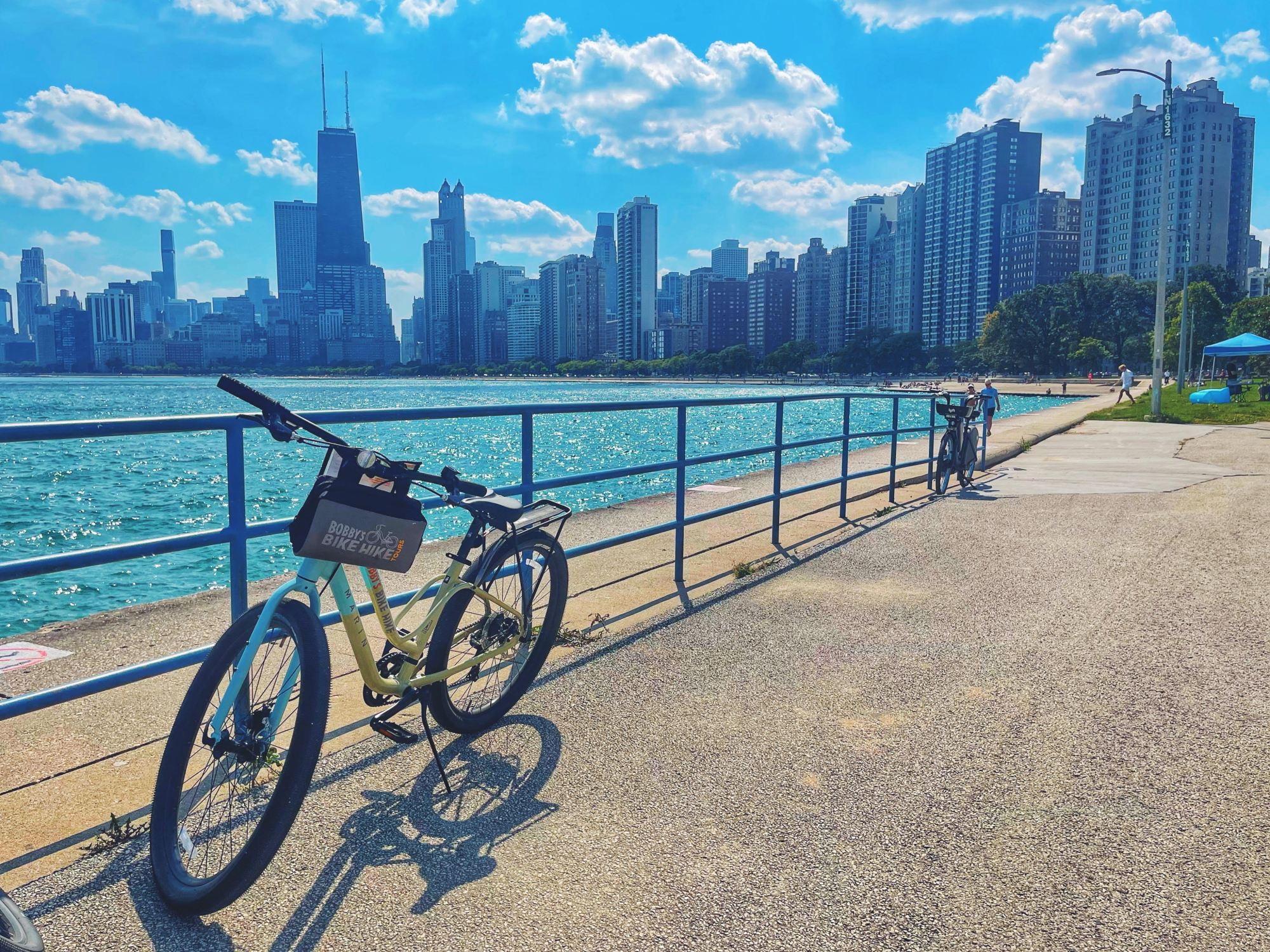 Chicago on Two Wheels: Lakefront Neighborhoods Bike Tour – Jay to the World